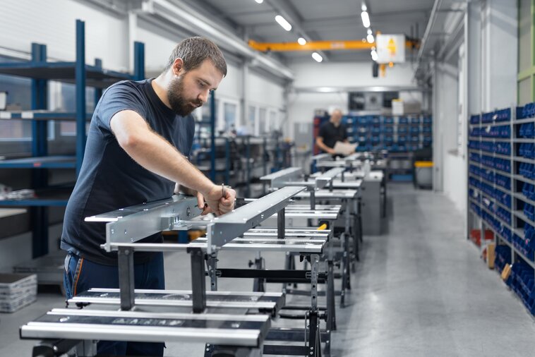 Precision engineering, small series production, machine assembly Zlín ...